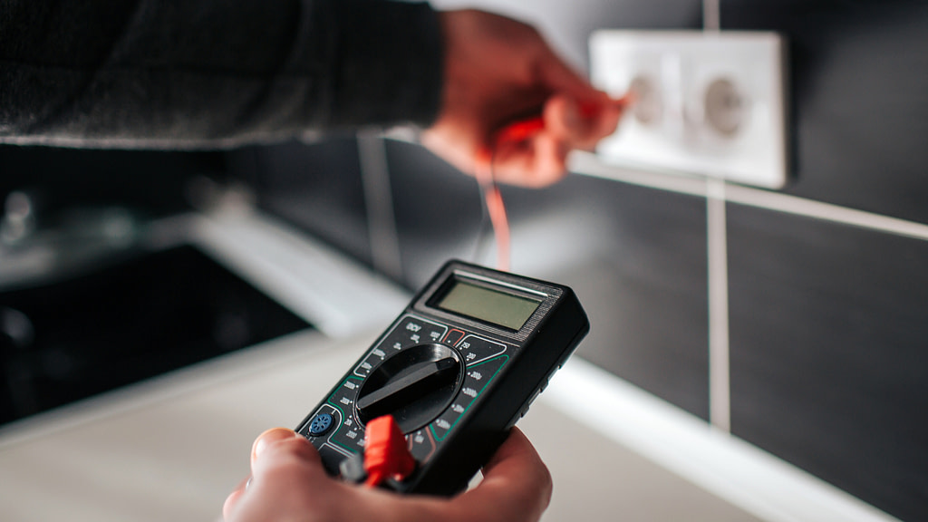 5 DIY Electrical Mistakes and How to Avoid Them - Electricians Inc